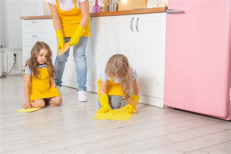 Mom Cleaning Kitchen Floor Stock Photos Free Royalty Free Stock Photos From Dreamstime