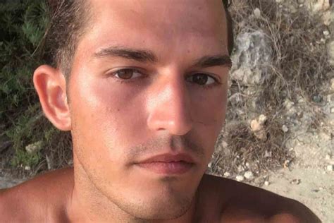 Chi Era Adam Jendoubi Lattore Dei Video Di Liberato Morto A 23 Anni
