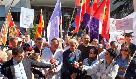 Претставниците на Синдикатот за здравство на средба со министерот Демири Независен Весник