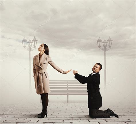 Человек стоящий на коленях стоковое фото ©konstantynov 34684175