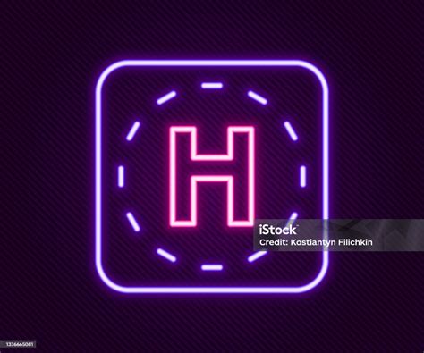 검은 색 배경에 고립 된 빛나는 네온 라인 헬리콥터 착륙 패드 아이콘 헬리패드 지역 플랫폼 H 문자 다채로운 개요 개념 벡터 건축하기에 대한 스톡 벡터 아트 및 기타 이미지