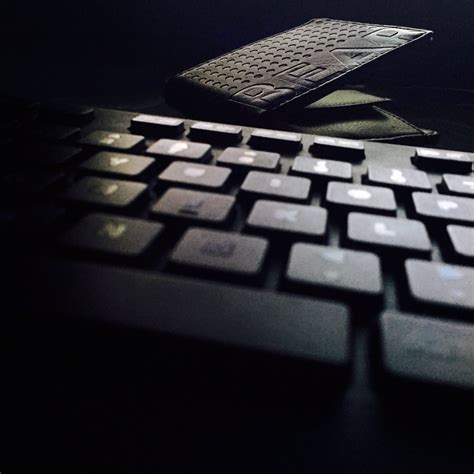 무료 이미지 비행 빛 과학 기술 화이트 번호 그림자 어둠 검은 단색화 세례반 모양 스크린 샷 컴퓨터 키보드 컴퓨터 벽지 2448x2448