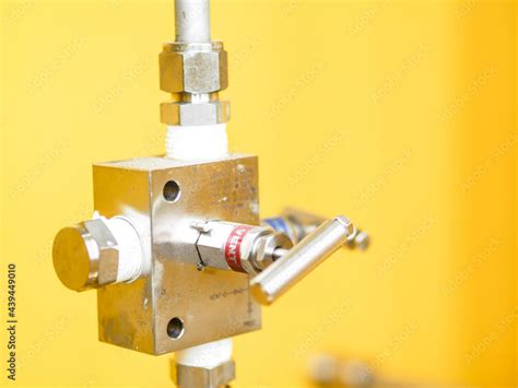 Block Valve Or Manifold Valve Of Pressure Transmitter For Apply In