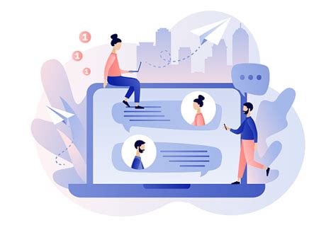 모바일 채팅 앱 채팅을 위해 노트북을 사용하는 작은 사람들 온라인 커뮤니케이션 소셜 네트워킹 메시지 음성 거품 현대 플랫 만화 스타일 흰색 배경의 벡터 그림 Brand