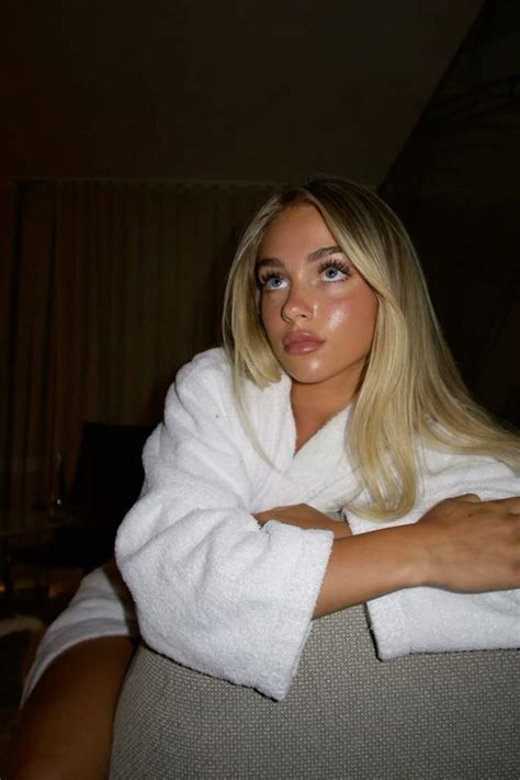 Pin Van Elise Murphy Op Quick Saves In 2025 Gezicht Make Up Paardrij Outfits Outfit Ideeën Zomer