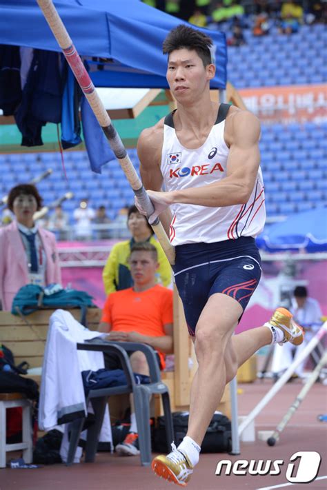 장대높이뛰기 진민섭 질주 뉴스1