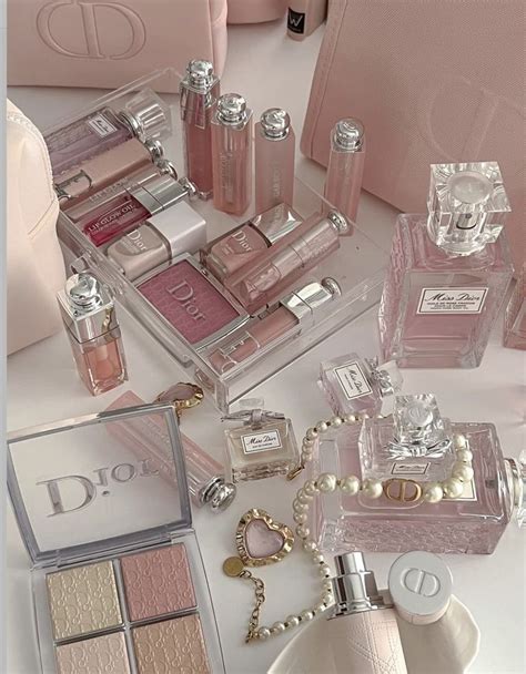 𝙖𝙚𝙨𝙩𝙝𝙚𝙩𝙞𝙘 Maquillage Dior Trucs De Maquillage Routine De Maquillage