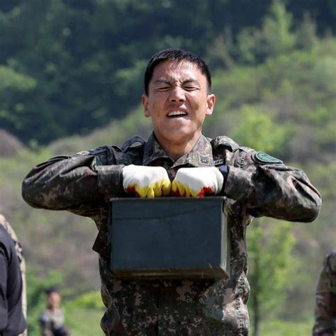 강인한 체력으로 적을 압도하는 육군 전투체력왕을 뽑는 General Park Jeong Hwan