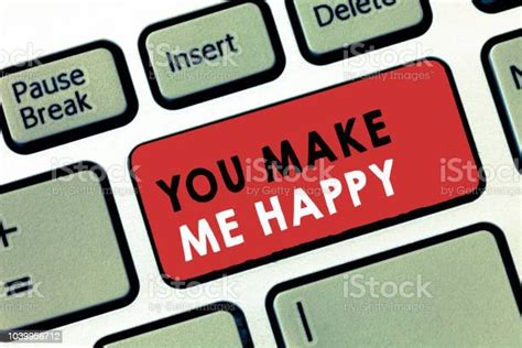 당신이 만드는 날 행복 하 게 보여주는 작성 하는 개념적 손 비즈니스 사진 텍스트 또는 기쁨과 즐거움을 주는 사람 공휴일에 대한 스톡 사진 및 기타 이미지 Istock