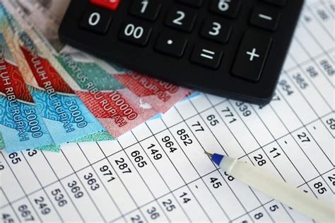 Premium Photo Business Calculations With Indonesian Rupiah Money