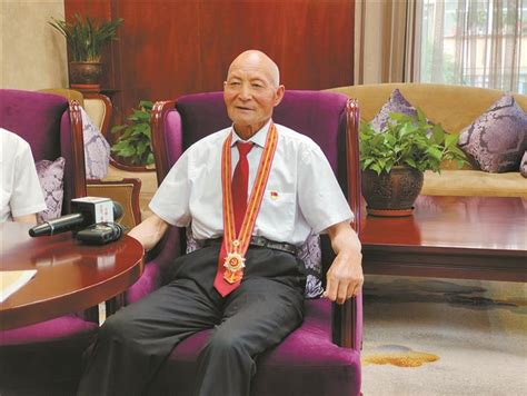 魏德友及家人：把红色基因传承下去 兵团胡杨网 新疆兵团新闻门户