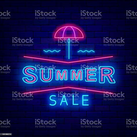 해변 우산이있는 여름 판매 네온 간판 시즌 할인 배지 벡터 일러스트 레이 션 로고에 대한 스톡 벡터 아트 및 기타 이미지