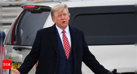 Prosecutors Tell Trump Lawyers He Is Target Of Classified Documents