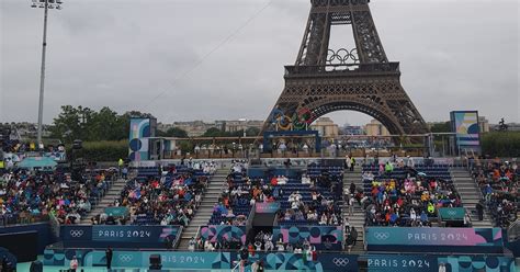 Cuba Se Sobrepone A La Lluvia Y Vence A Estados Unidos Con La Torre Eiffel De Testigo Infobae