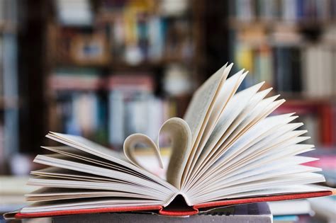 Hoje é O Dia Mundial Do Livro E Separamos 8 Obras Essenciais Para