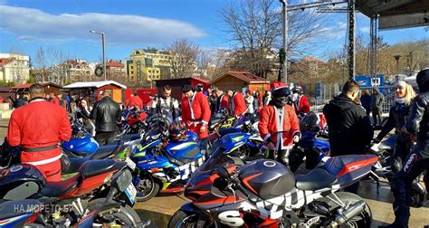 НА МОРЕТО Дядо Коледа на мотор в Бургас СНИМКИ