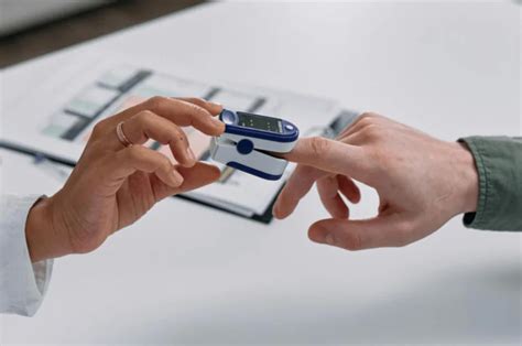 Understanding The Difference Between Oxygen Concentrators And Oxygen Cylinders Mega Medical