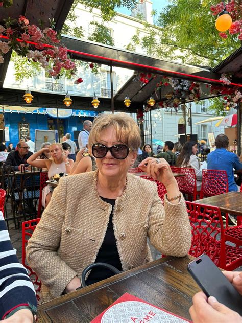 Mari დედა 70 ის პარიზში რომ ჩავედით პირველი სამი დღე გაოგნებული დადიოდა მონმმარტრის ქუჩებში