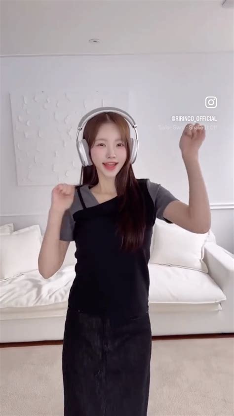 리리앤코 여름 데일리룩🌿 ‘깔끔하면서 세련된 무드의 편안한 나시반팔가디건 투피스💙 이지하게 스타일링하기 좋은 셋업 어깨끈 조절이 가능한 나시로 체형에 구애없고