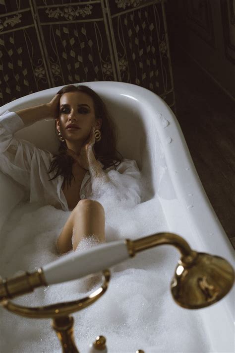 Девушка в ванной фотосессия в ванной идеи для съёмок в 2020 г Фотосессия Идеи для фото Идеи