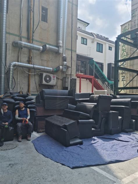 노래방 가게 철거 폐기물 쇼파 등 당일 수거 폐기처분 현장 갤러리 대형폐가구 배출신고 스티커판매 가격 내려드림서비스 가정폐기물 수거 유품정리 빈집처리