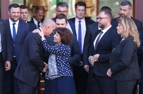 СИЉАНОВСКА СО РАДЕВ Ако се слушаме ако се почитуваме и ако имаме волја да се разбереме тогаш