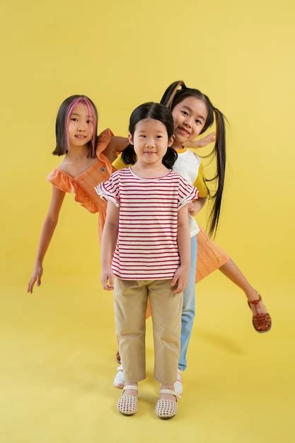 Azjatyckie Dziewczyny Pozują Darmowe Zdjęcie