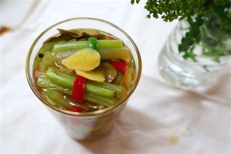머위장아찌 아삭한 머위대 요리