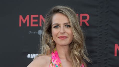 La Comédienne Catherine Chabot Est Nouvellement Maman