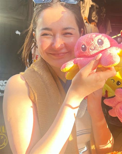 Sadia Afreens Instagram Twitter And Facebook On Idcrawl