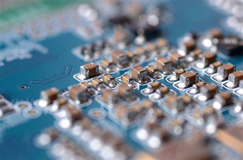 컴퓨터 기판 하드웨어 마더 보드 마이크로 일렉트로닉스 서버 Cpu 칩 반도체 회로 코어 레드 기술 배경 또는 프로세서 개념 전자