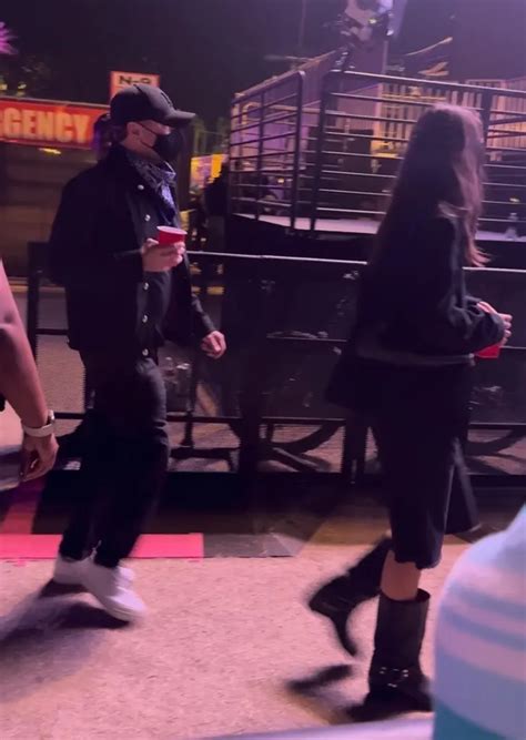 Leonardo Dicaprio Makes Secret Met Gala Debut With Girlfriend Vittoria Ceretti Pakistan Today