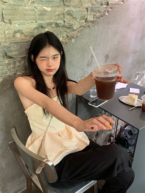 프릴 오프숄더 썸머 탑 밴딩 오프 숄더 스퀘어 밑단 티어드 셔링 A 라인 힙한 청순 여리 하늘하늘 튜부 탑 뷔스티에 봄 여름 캐주얼 하이틴 여친 룩