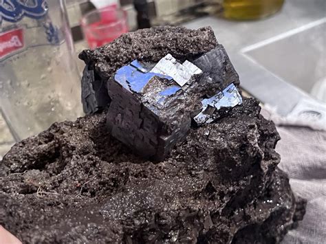 Found This In My Yard Is It Hematite And Tiny Quartz On The Back How Do I Clean It Better