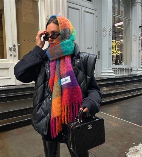 여자 목도리에서 인기 만점인 아크네스튜디오 머플러 코디 네이버 블로그