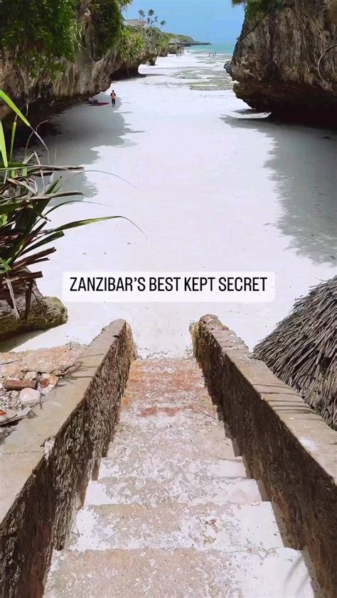 잔지바르 섬 숨겨진 명소 잔지바르의 모든 해변들은 모두 아름다운 뷰를 가졌지만 섬의 어느 쪽이냐에 따라서 모래와 서핑 컨디션이 달라집니다 하얀 모래들로 길게 늘어진