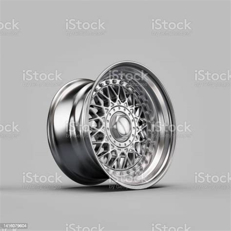 측면보기에서 흰색 배경에 고립 된 반짝이는 실버 금속 합금 알루미늄 자동차 림 3d 렌더링 타이어 림에 대한 스톡 사진 및 기타 이미지 Istock