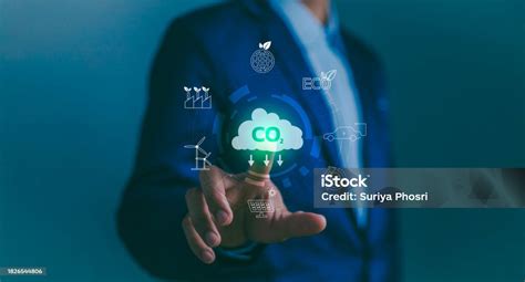 온실 가스 탄소는 지구 온난화와 기후 변화를 제한하기 위해 Co2 배출량을 줄이고 녹색 환경 에너지 중립 탈탄소화 기술 재활용 오염 전기 운송 상쇄 심기 감소에 대한 스톡