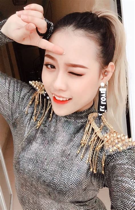 Cặp chị em song sinh nổi nhất Tik Tok Việt Em cá tính nhảy đẹp chị xinh xắn cover cực ngọt