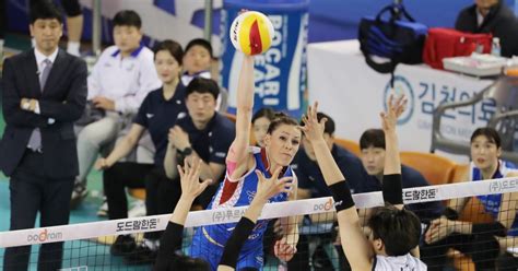 여자부 챔프전 1차전 감독들이 꼽은 변수는 경기 감각