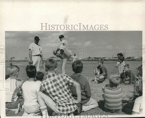 1967 Press Photo Ray Yochim And Ben Plaia During Diamond Club Baseball