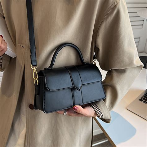 글램디브 당일출고여성가방 여름가방 데일리가방 심플가방 크로스백 여자가방 대학생가방 캠퍼스룩 오피스룩 보부상가방 제느아 스트랩 가죽 크로스백 A2150