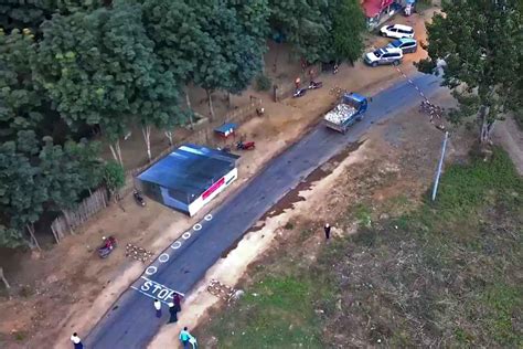 မိုင်းယုမြို့၌ ကိုဗစ် ၁၉ ရောဂါ ကာကွယ်ထိန်းချုပ် တားဆီးနိုင်ရန် ဟိုခိုတံတားအနီးတွင် ကျန်းမာရေးစစ