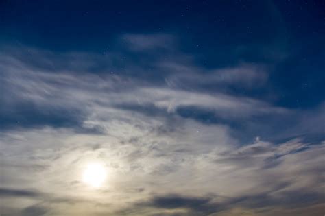 아름 다운 환상적인 밝은 높은 푸른 하늘 소프트 푹신한 흰 구름과 순도 거룩의 상징 판타지와 상상력의 왕국 0명에 대한 스톡 사진 및 기타 이미지 Istock