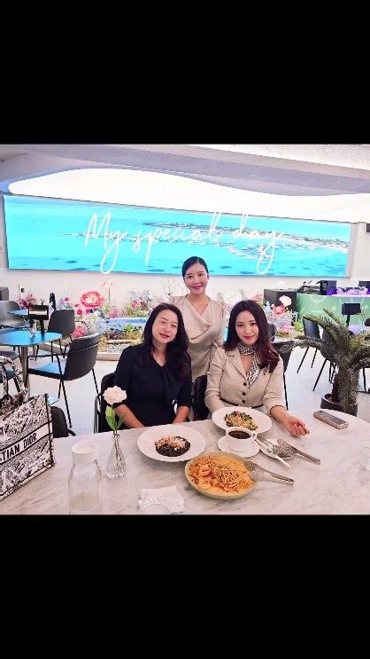 김태정 마루지 이지은대표님과 플레이스타뮤지컬 온새미 대표님과 함께~ 골목학원 하면서 가장 좋은 점은 많은 원장님들과 대표님들을 만나면서 좋은 점을 배울 수 있다는 거에요