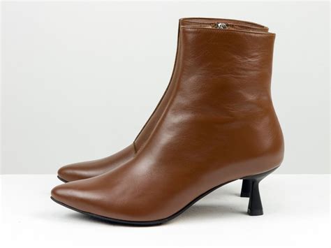 купити коричневі елегантні ботильйони з натуральної італійської мякої гладкої шкіри на