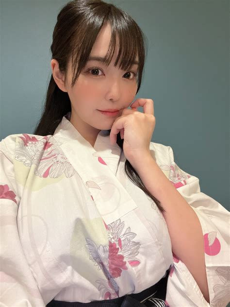 Asian Sirens · Koibuchi Momona