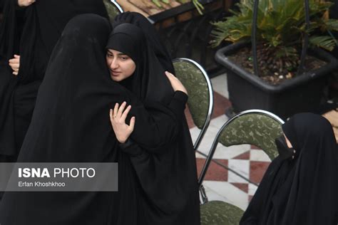 دختر سردار سلیمانی در مراسم تدفین سید رضی همشهری آنلاین