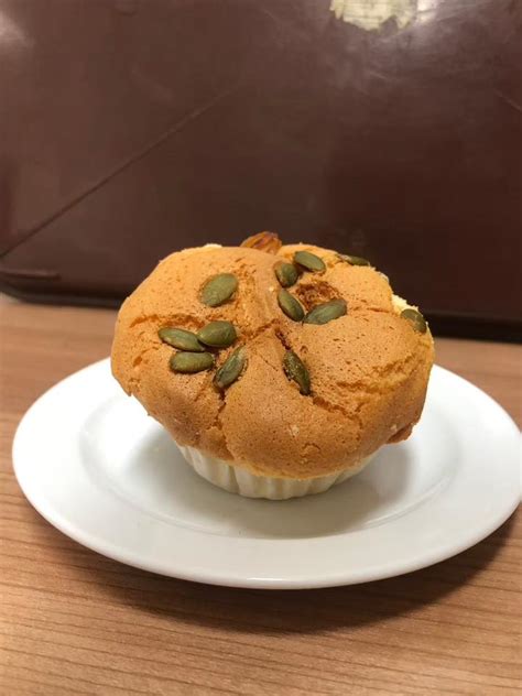 🍰เค้กบ้านสวนมี 11 รสให้ท่านเลือก🍰 ซื้อทาน ซื้อเป็นของฝาก เชิญแวะเข้ามาเลือกซื้อก่อนได้นะคะ 💚 🍭