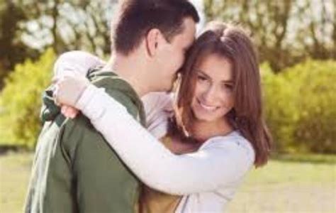 Ini Dia Alasan Anda Perlu Memiliki Pacar Brondong Rancah Post